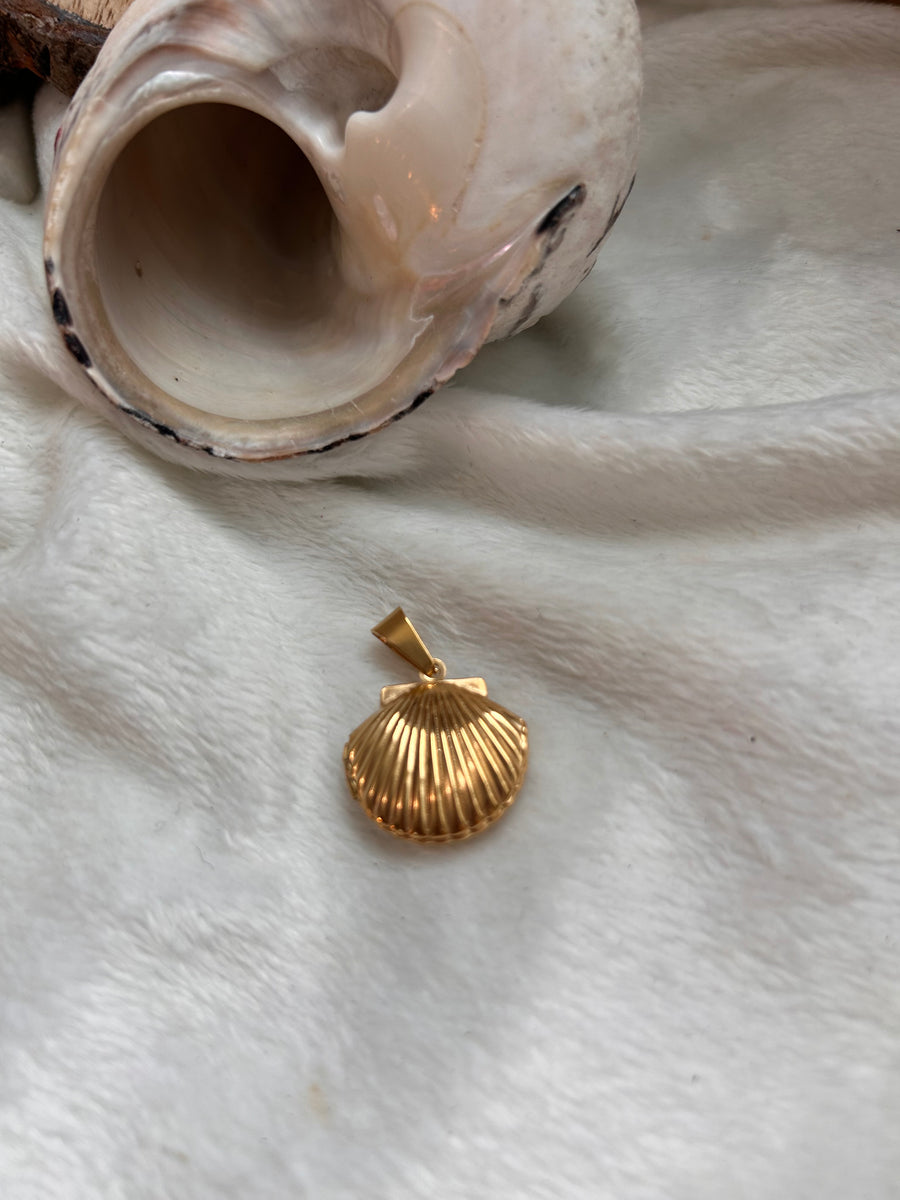 Shell locket charm – Fabiola's Jewelry